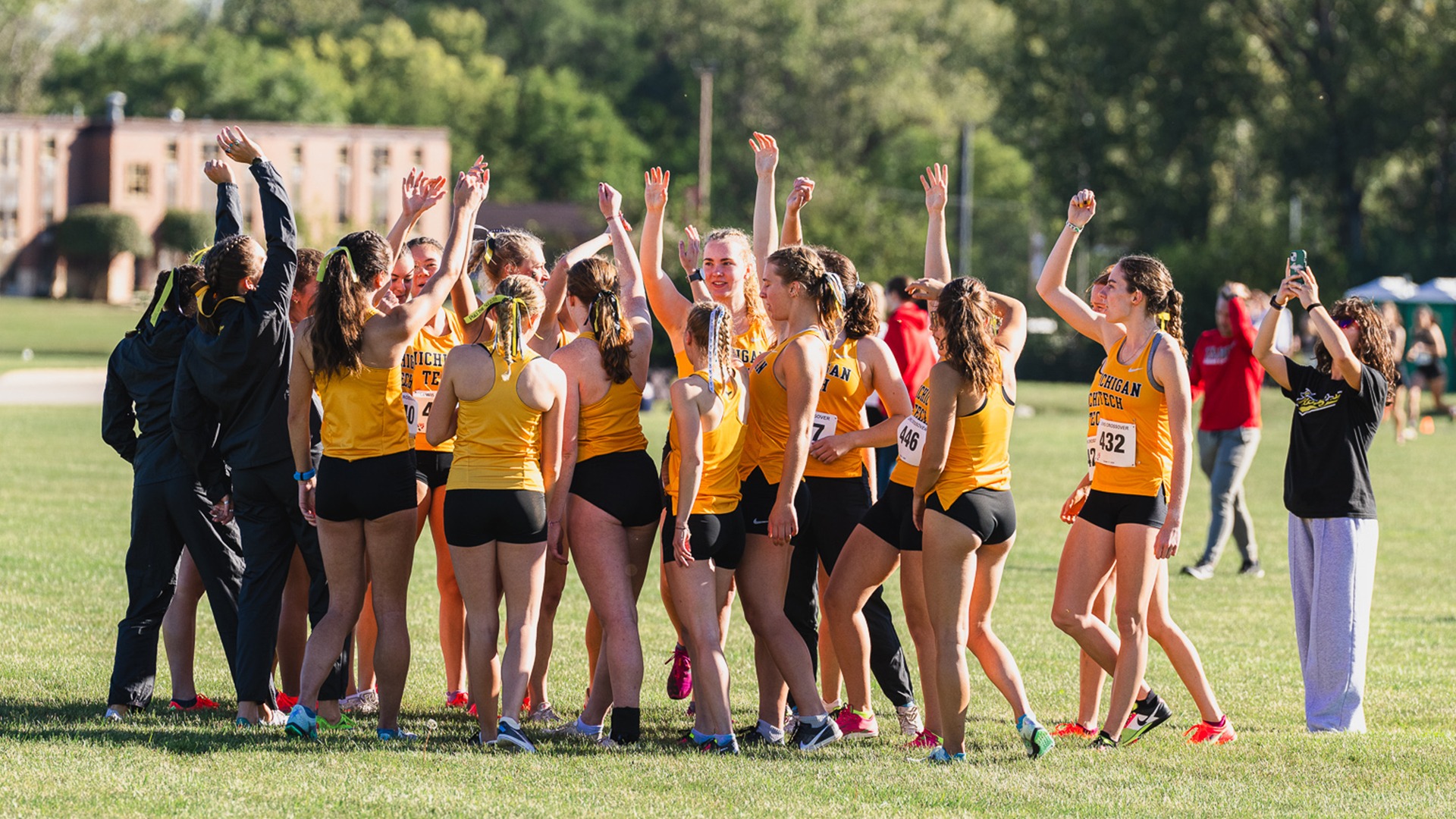 No. 27 Men’s Cross Country wins 39th annual Roy Griak Invitational - Michigan Tech