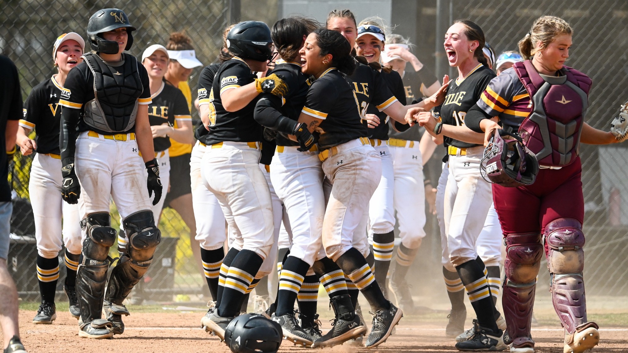 Softball announces initial 2025 signing class - Millersville