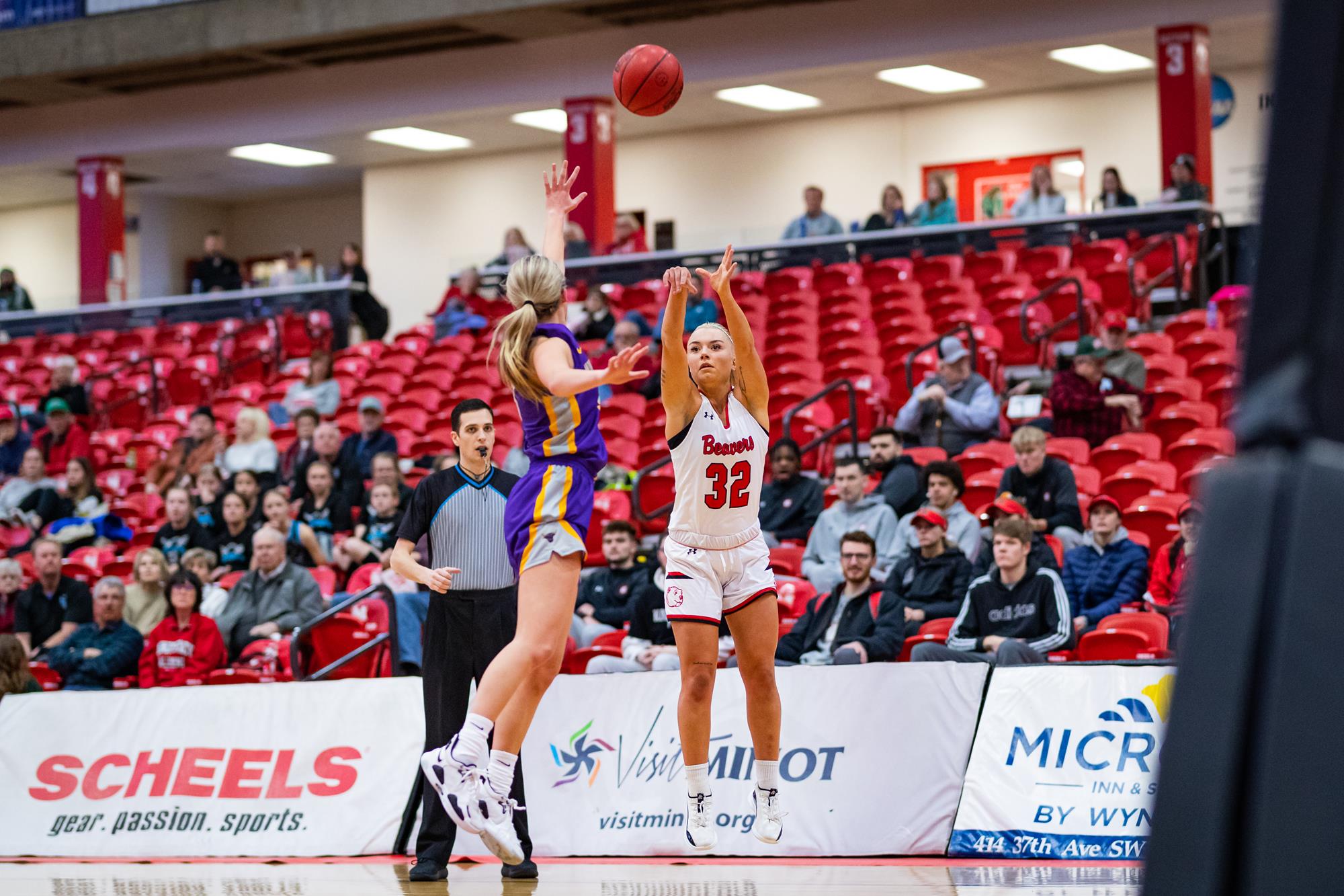 Stevahn scores 30 points in Minot State's 81-71 victory over Minnesota ...