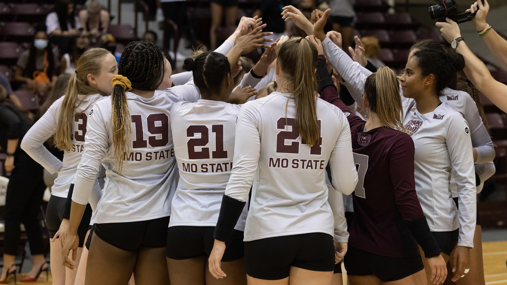 Aces Trump Volleyball Bears in Evansville, 3-0 - Missouri State