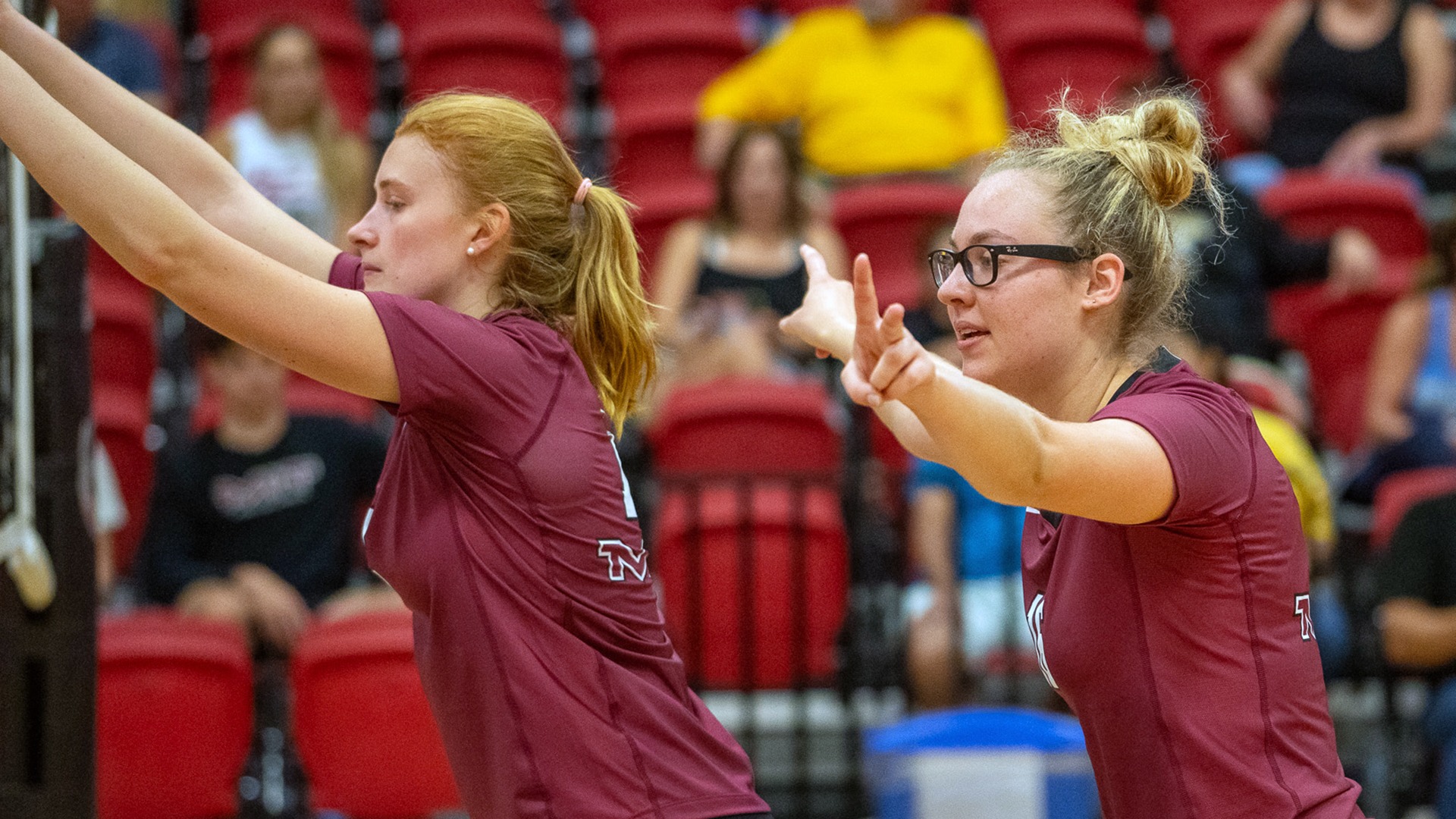 No. 16 Women's Volleyball Tops Coast Guard, 3-0, in NEWMAC Opener ...