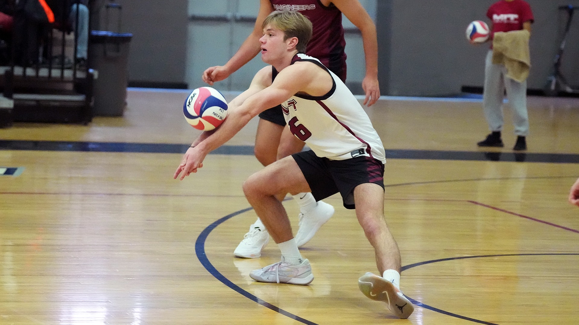 Men’s Volleyball Sweeps Elmira - Massachusetts Institute of Technology