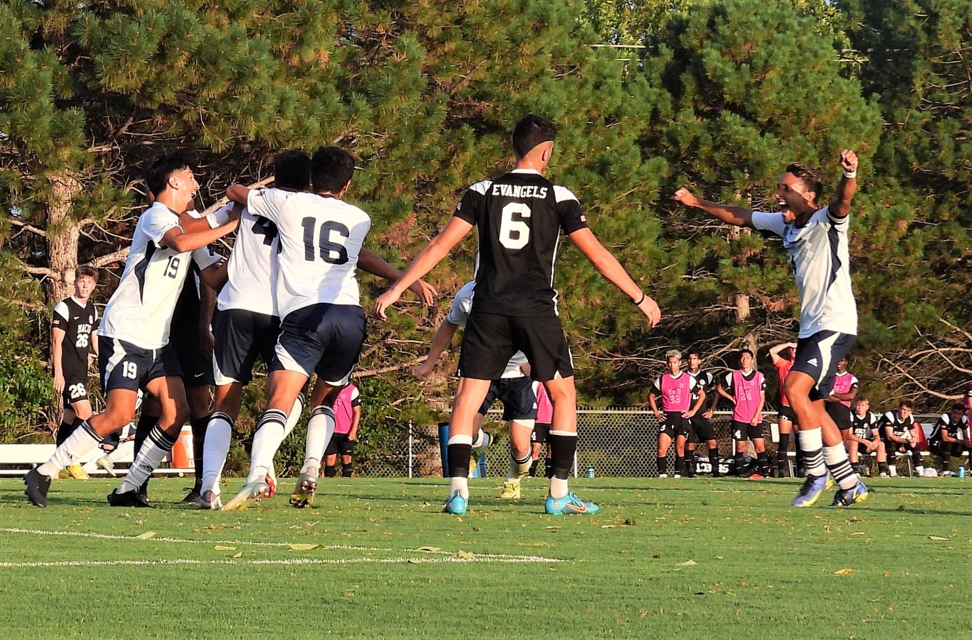 Pioneers Win With Last Minute Goal - MidAmerica Nazarene