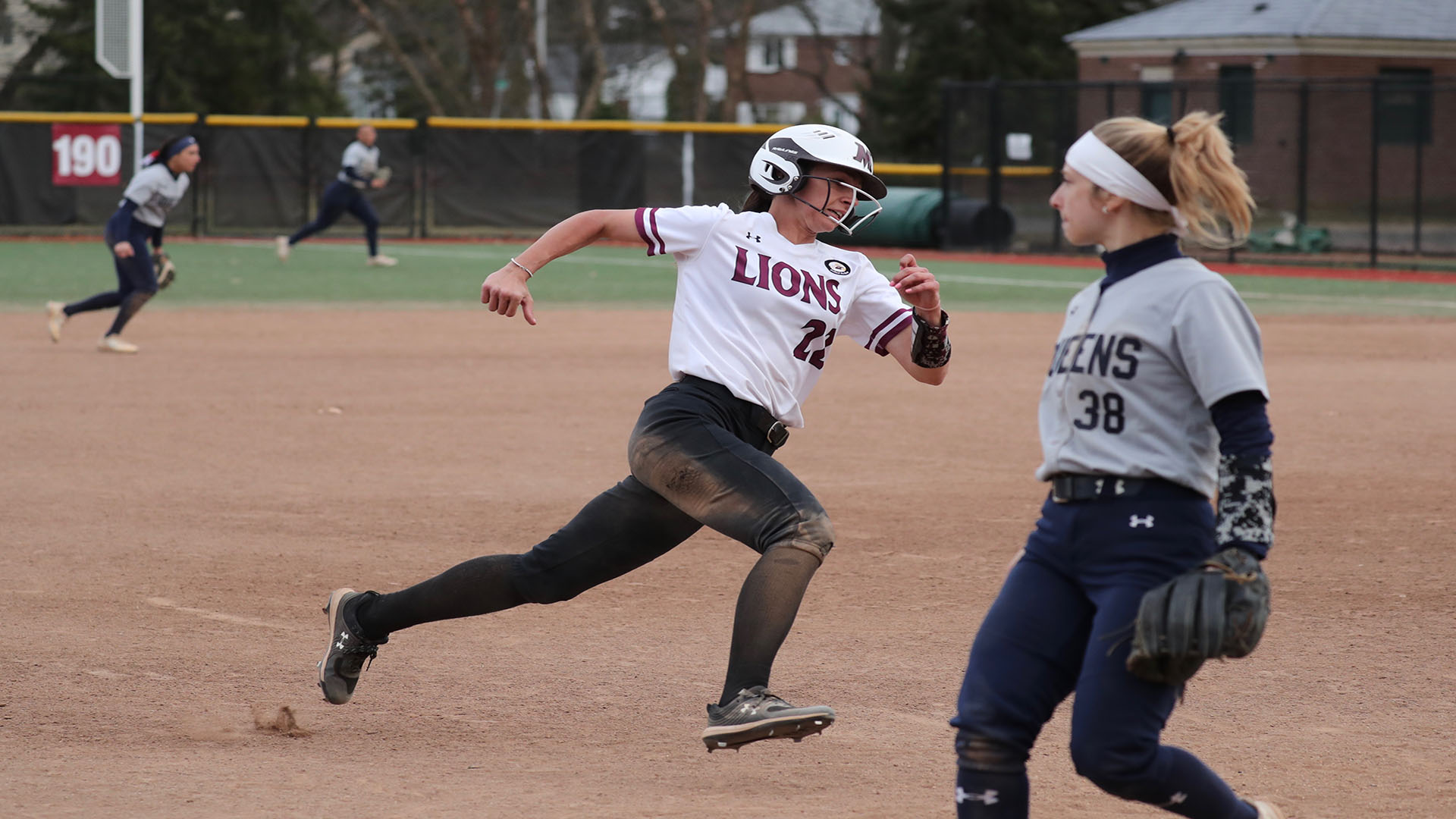 Softball Splits Season Opener with SNHU - Molloy University Athletics