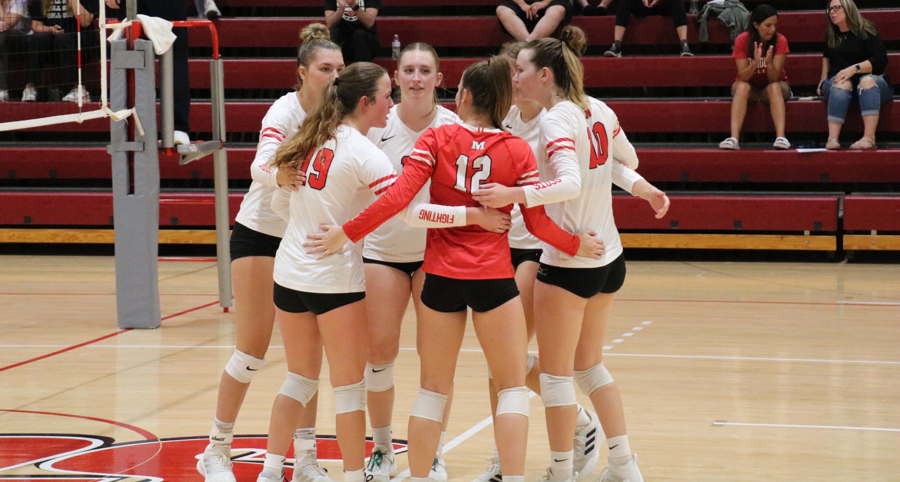 Volleyball Falls to Greenville on Friday - Monmouth College Athletics