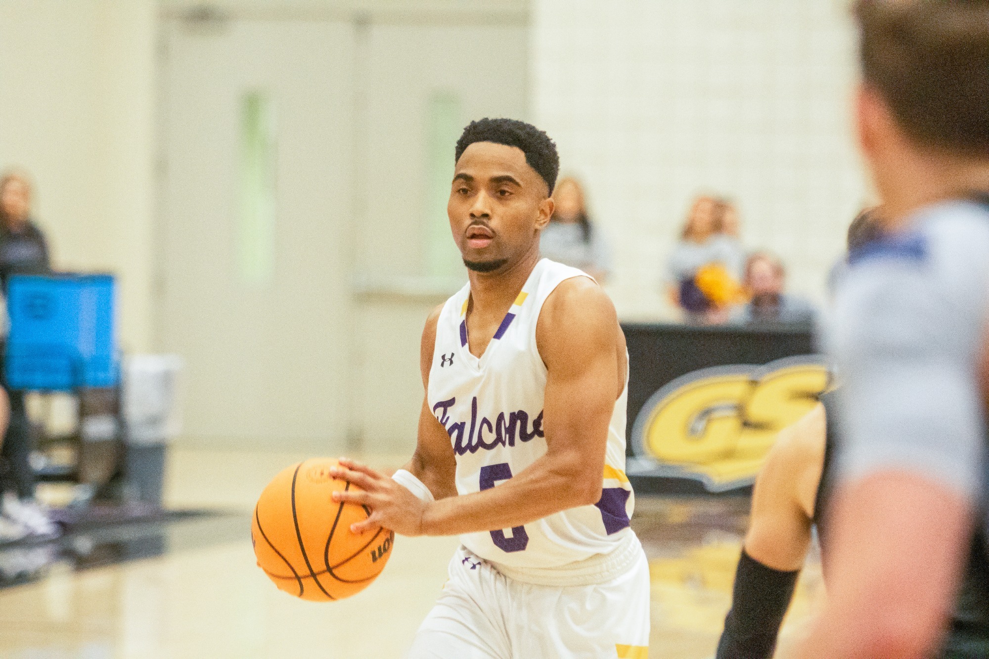 Dominant Rebounding, Hot Three-Point Shooting Lift UM over Shorter, 76 ...