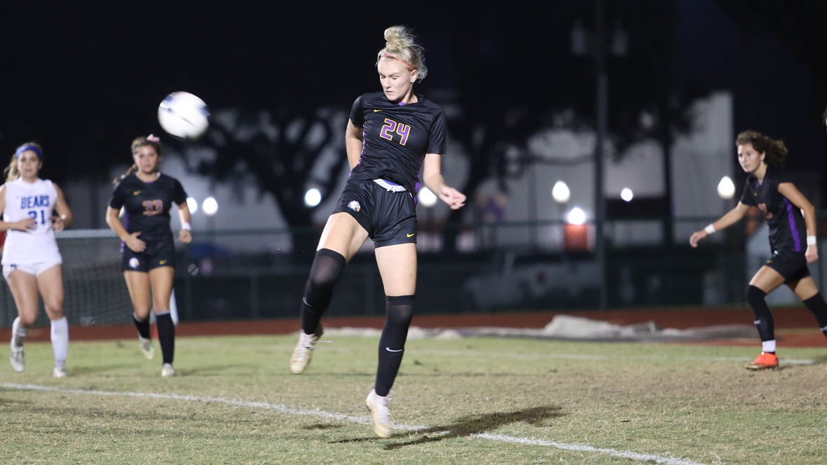 Elsa Stedman - Girls Soccer - Montverde Academy Athletics
