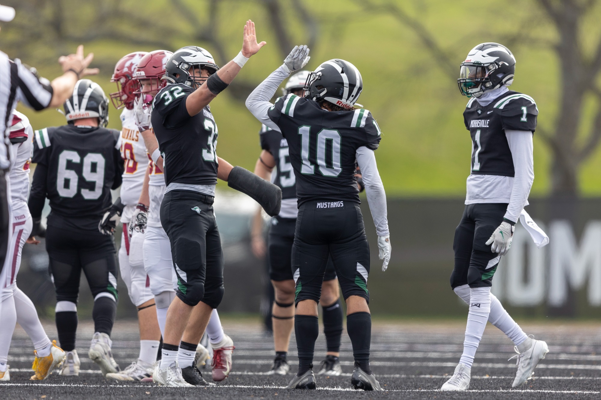 Seniors walk off Drake with 30-15 win over Cardinals on Senior Day ...