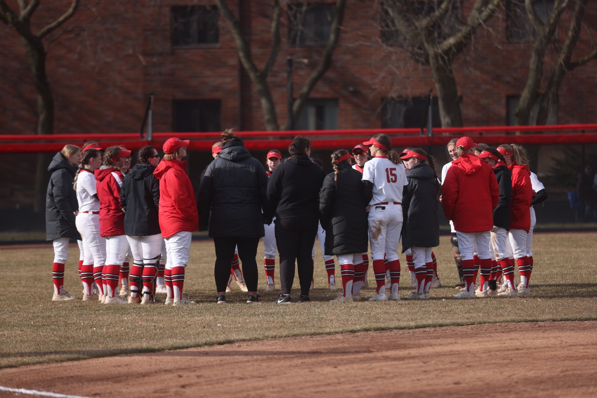 Softball Can't Capitalize On Miscues In Split - Milwaukee School of ...
