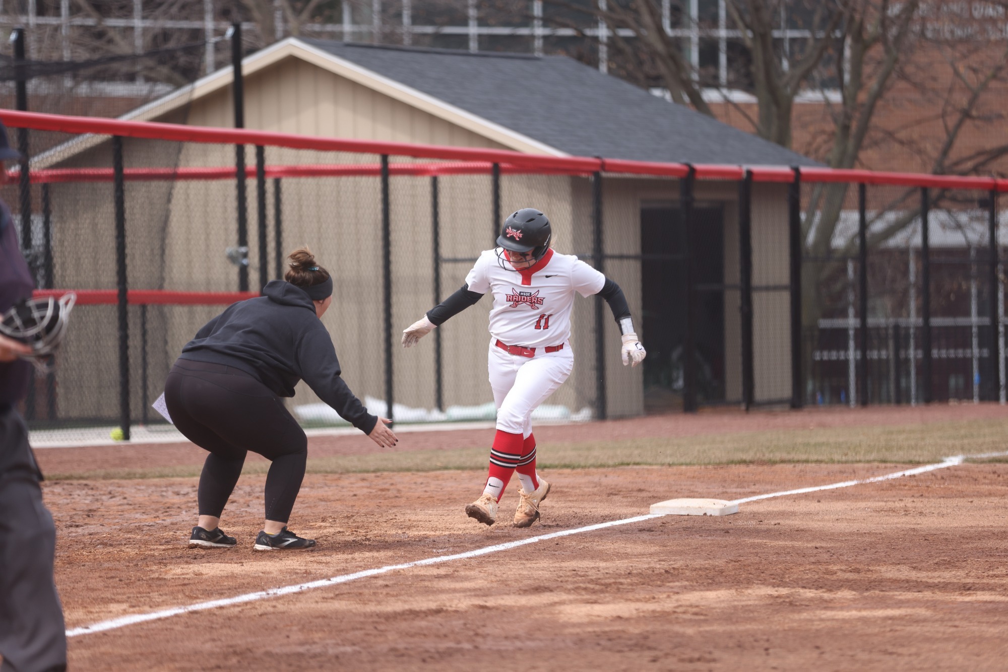 Raiders Finish Split in Dramatic Fashion - Milwaukee School of Engineering