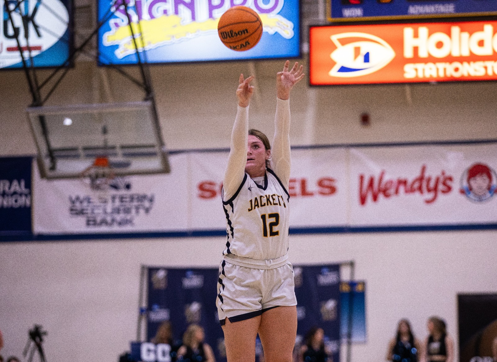 Yellowjackets Power Past Mary for First Win of Season - Montana State ...