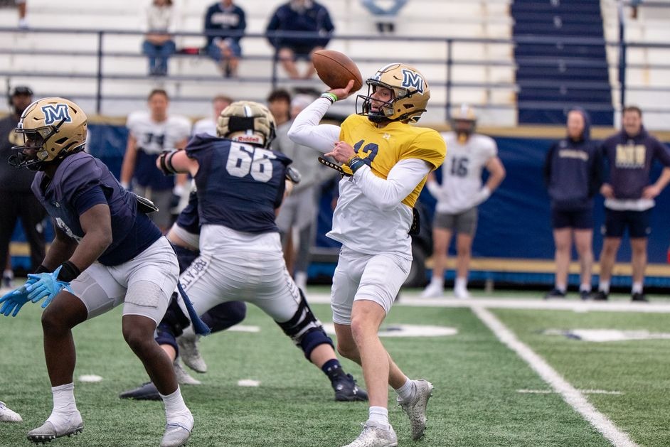 Montana State's Tommy Mellott Wins 2024 Walter Payton Award from Stats ...