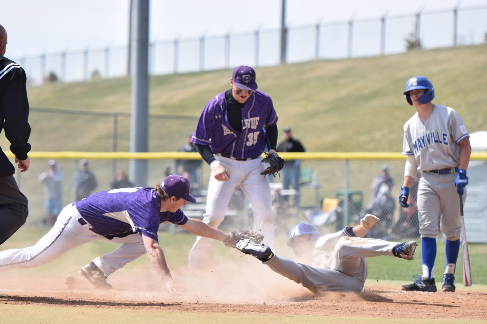 Comets advance to championship game with 6-4 victory over Bruins ...
