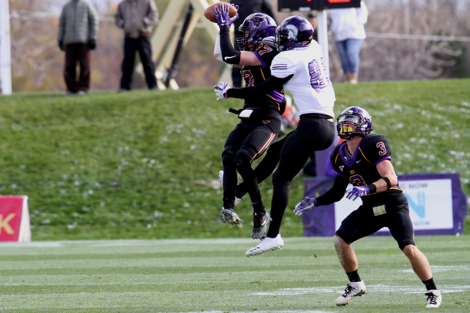 #3 Mavericks Remain Unbeaten as They Best #10 Warriors at Home ...