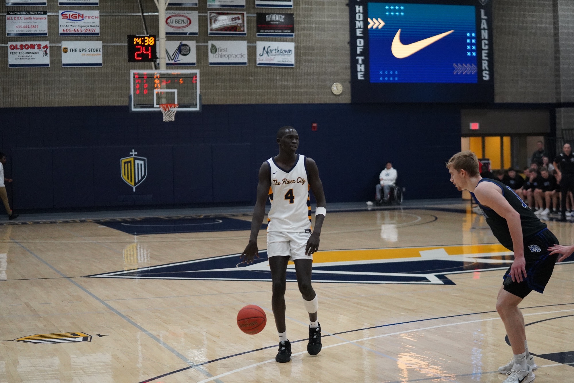 Men's Basketball: Lancers Fall To Bulldogs - Mount Marty University