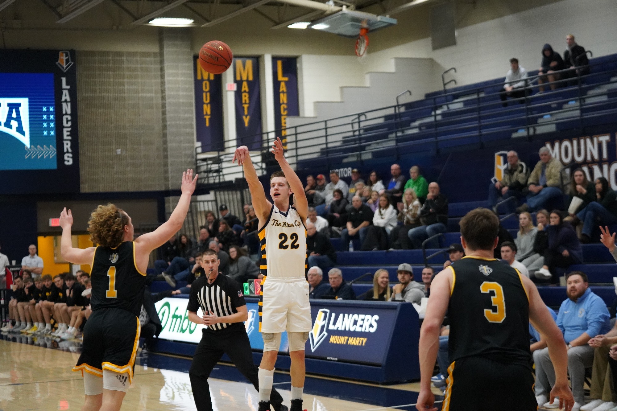 Men’s Basketball: Lancers play competitively, fall to Dordt 89-80 ...