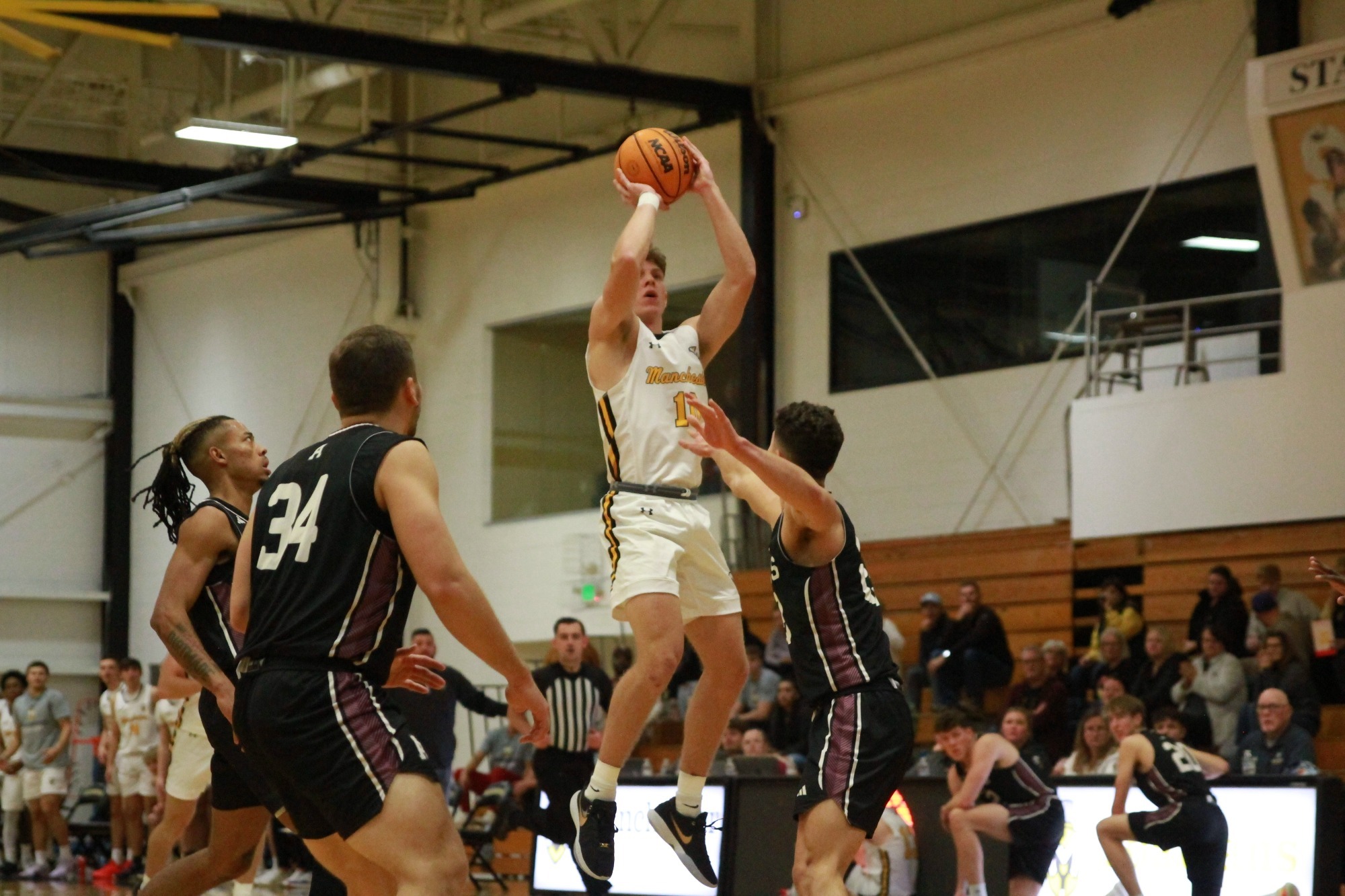 Manchester Holds on Late for Thrilling 67-66 Win over Albion ...