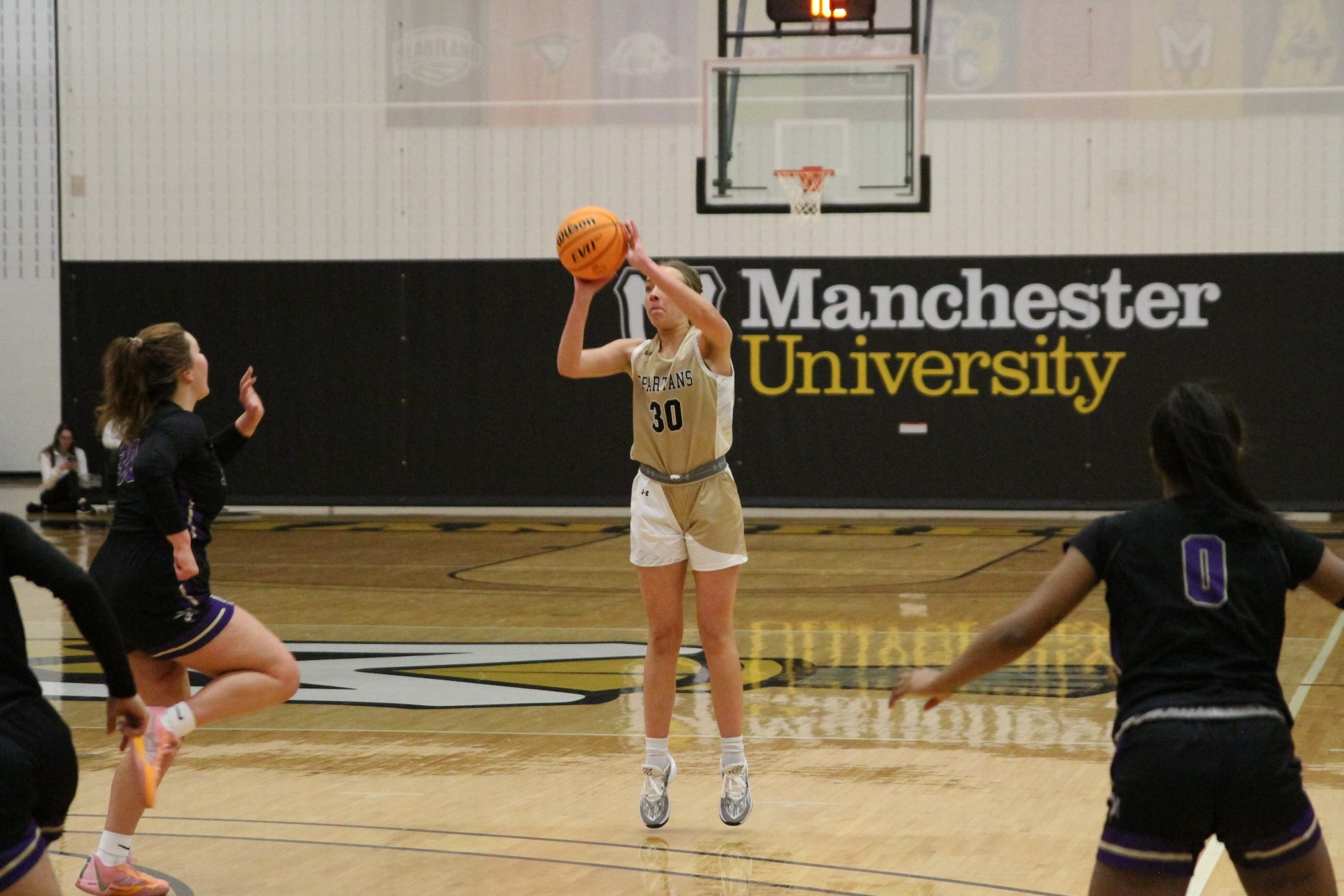 Second Half Run Leads Anderson Past Manchester - Manchester University