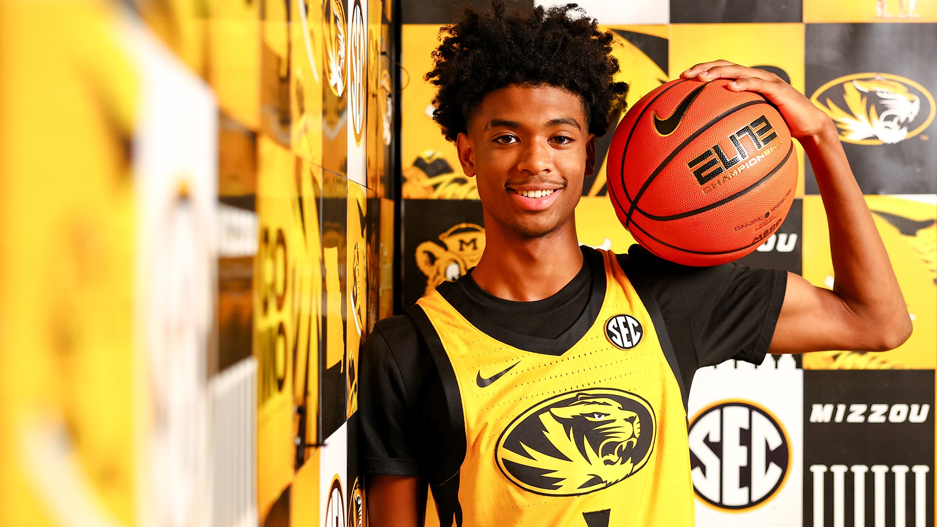 Sean East II Signs with Los Angeles Lakers - University of Missouri ...