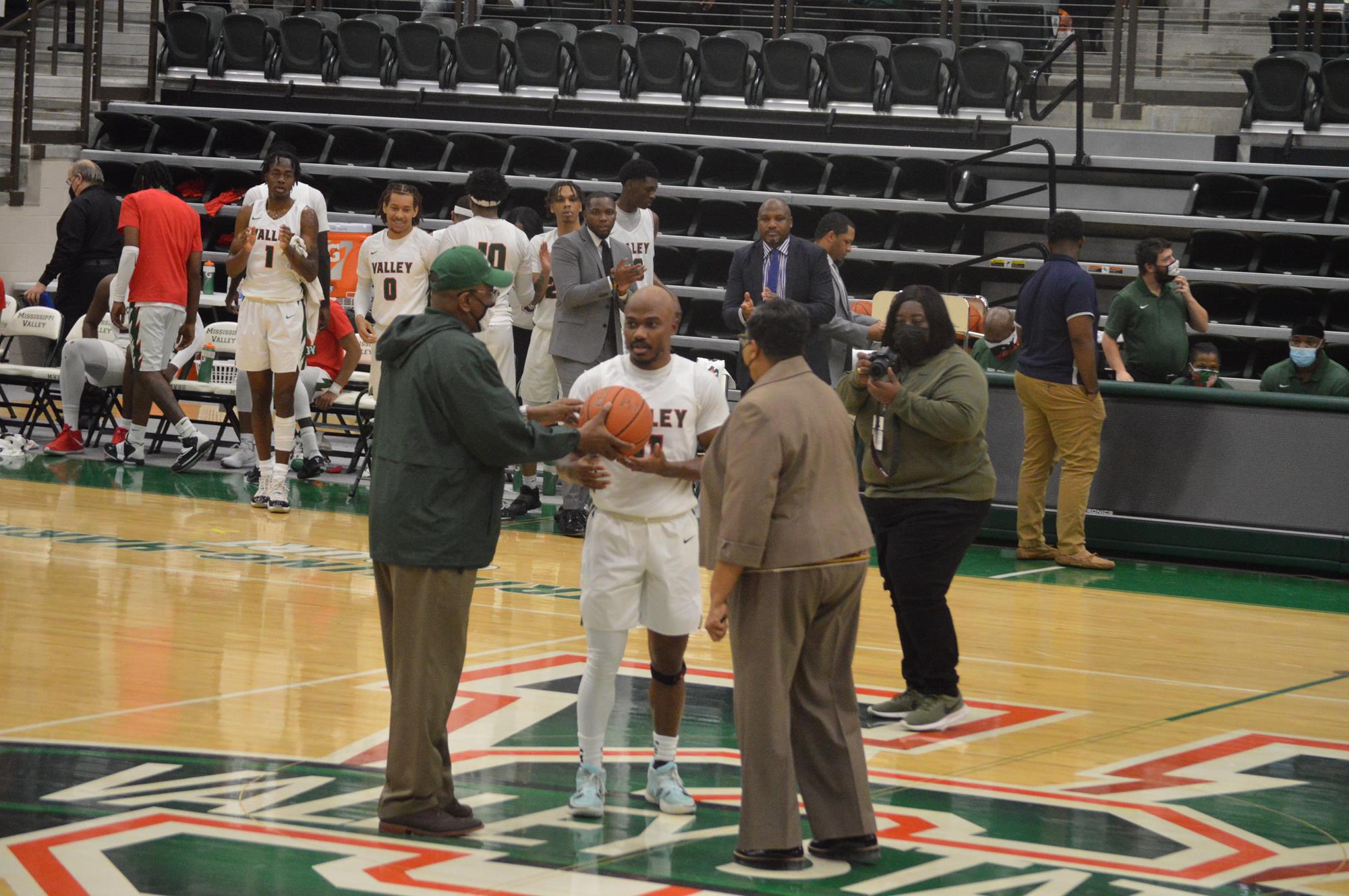 Caleb Hunter - 2021-2022 - Men's Basketball - Mississippi Valley State ...