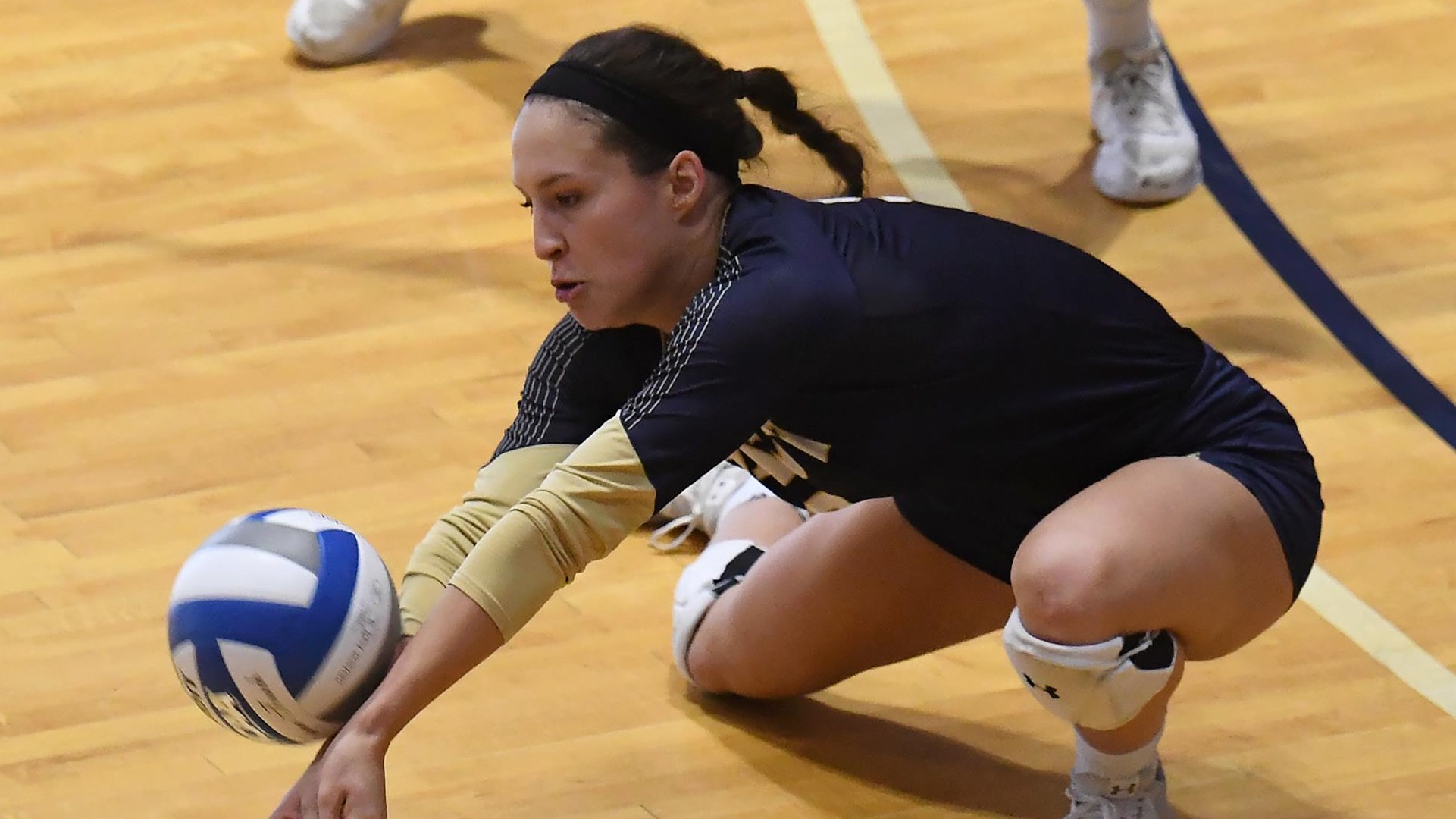 Solis Anchors Defense in Volleyball Win - Naval Academy Athletics