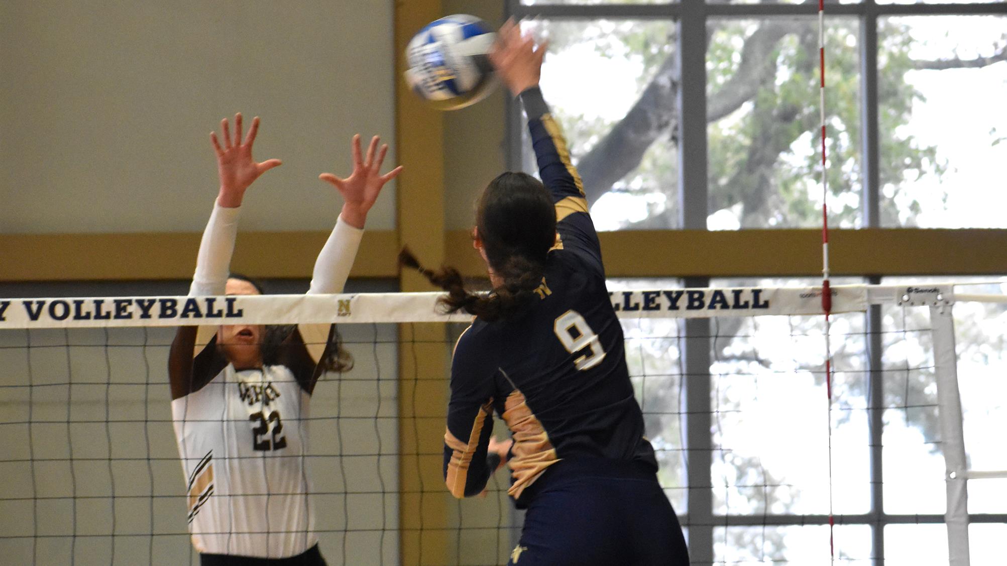 Jamie Llewellyn’s Career High for Kills Sparks Mids Past Monarchs ...