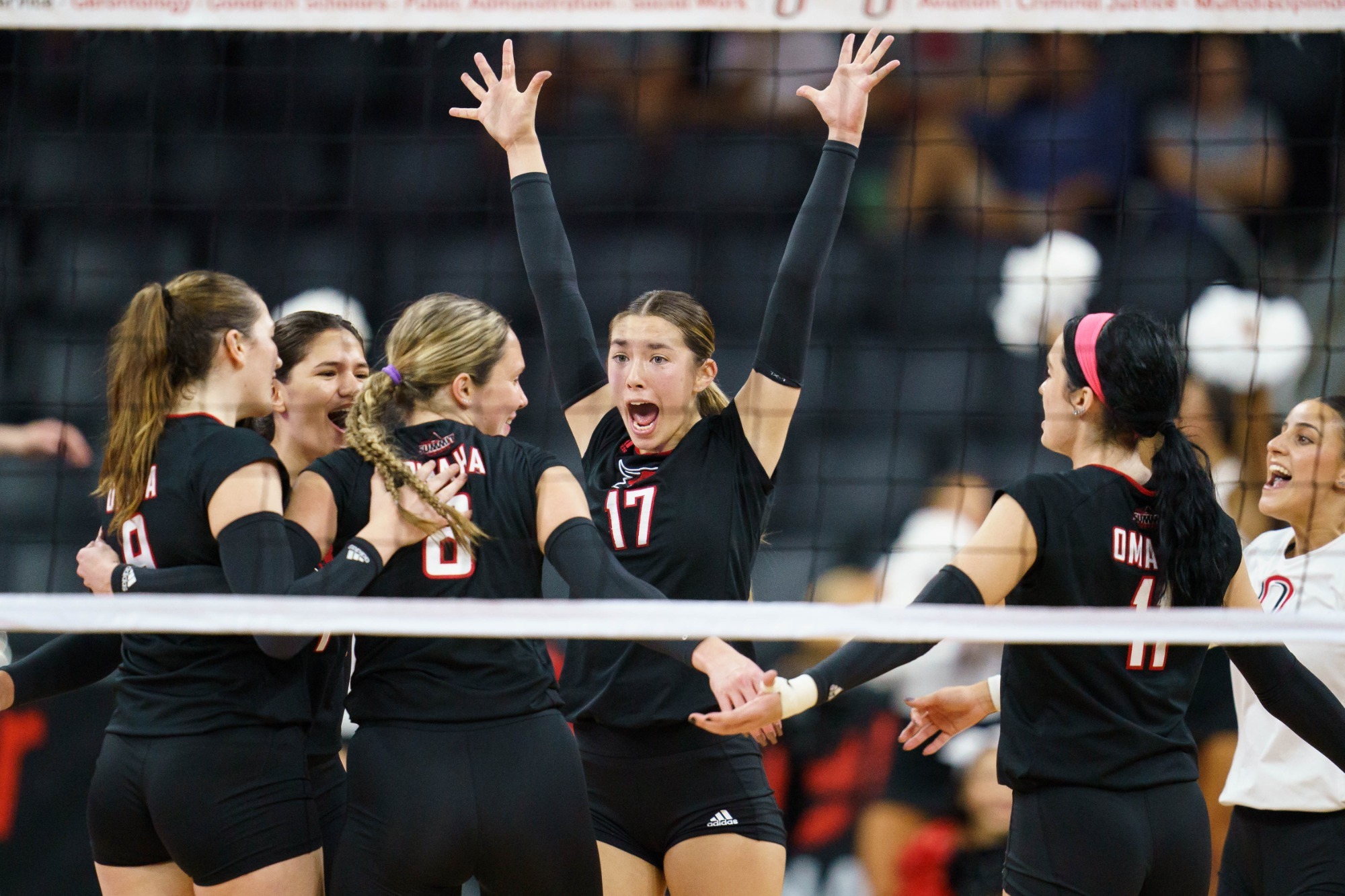 Mavericks Prevail in Thrilling 5 Set Victory Over North Dakota ...