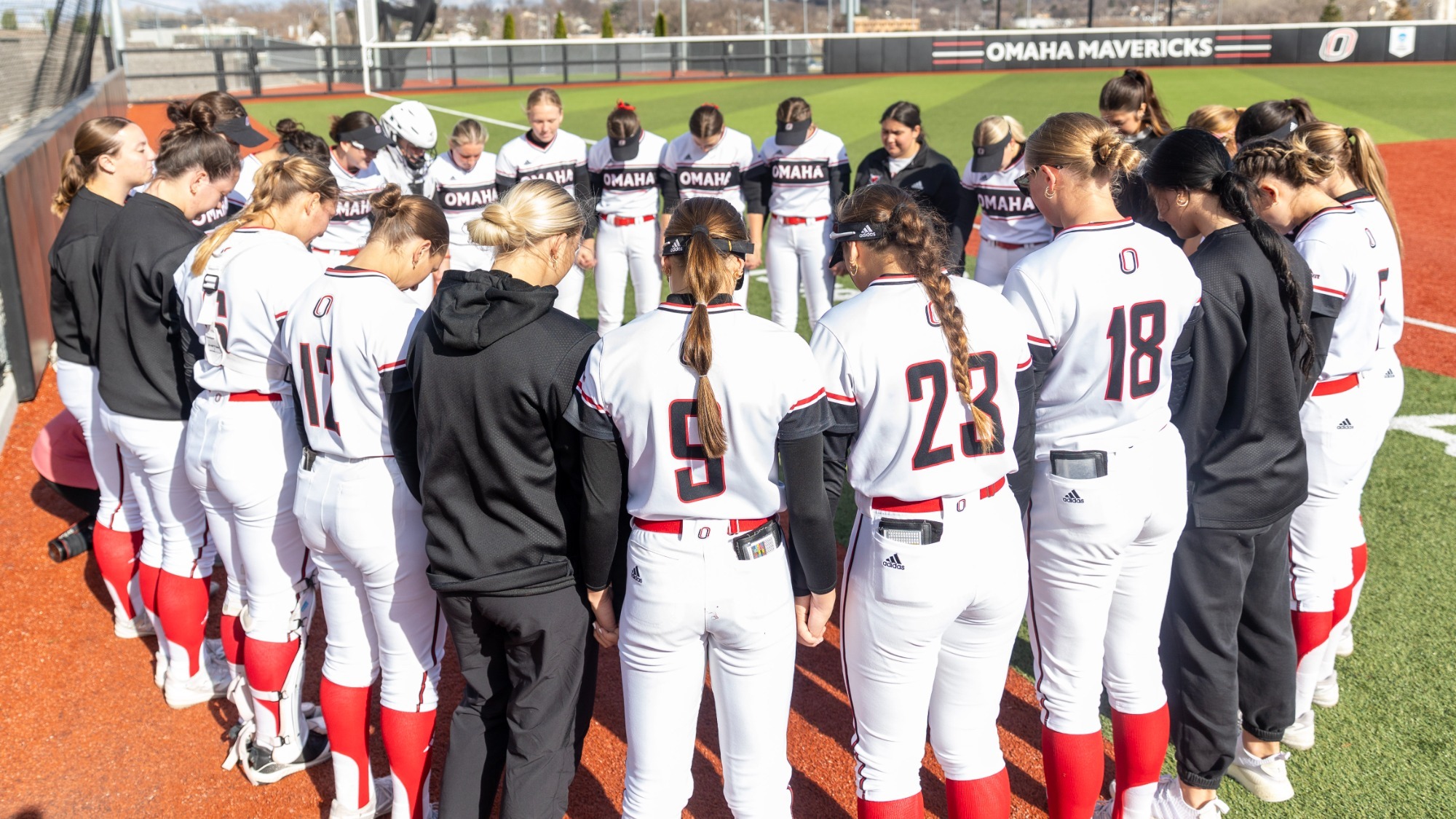 Omaha Softball Splits Senior Day with Kansas City - University of ...