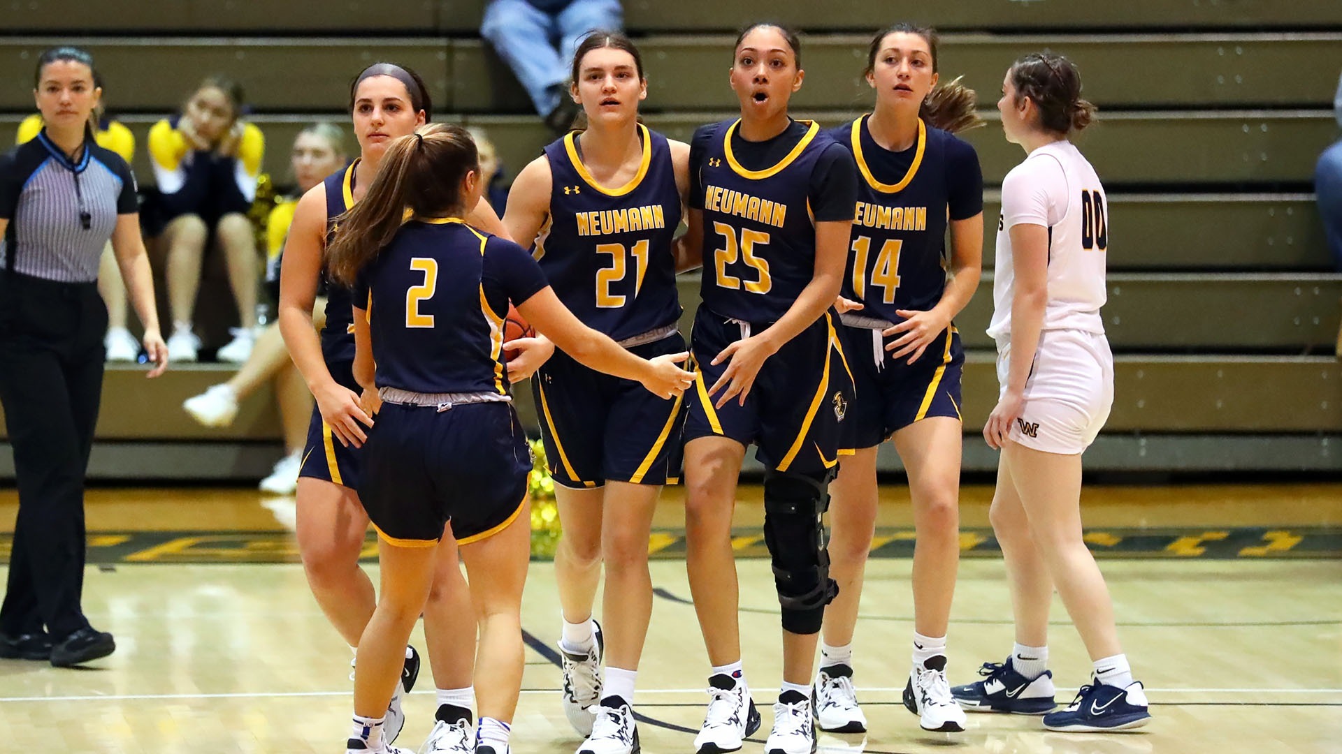 Final Shot Lifts Knights over Colonels - Neumann University Athletics