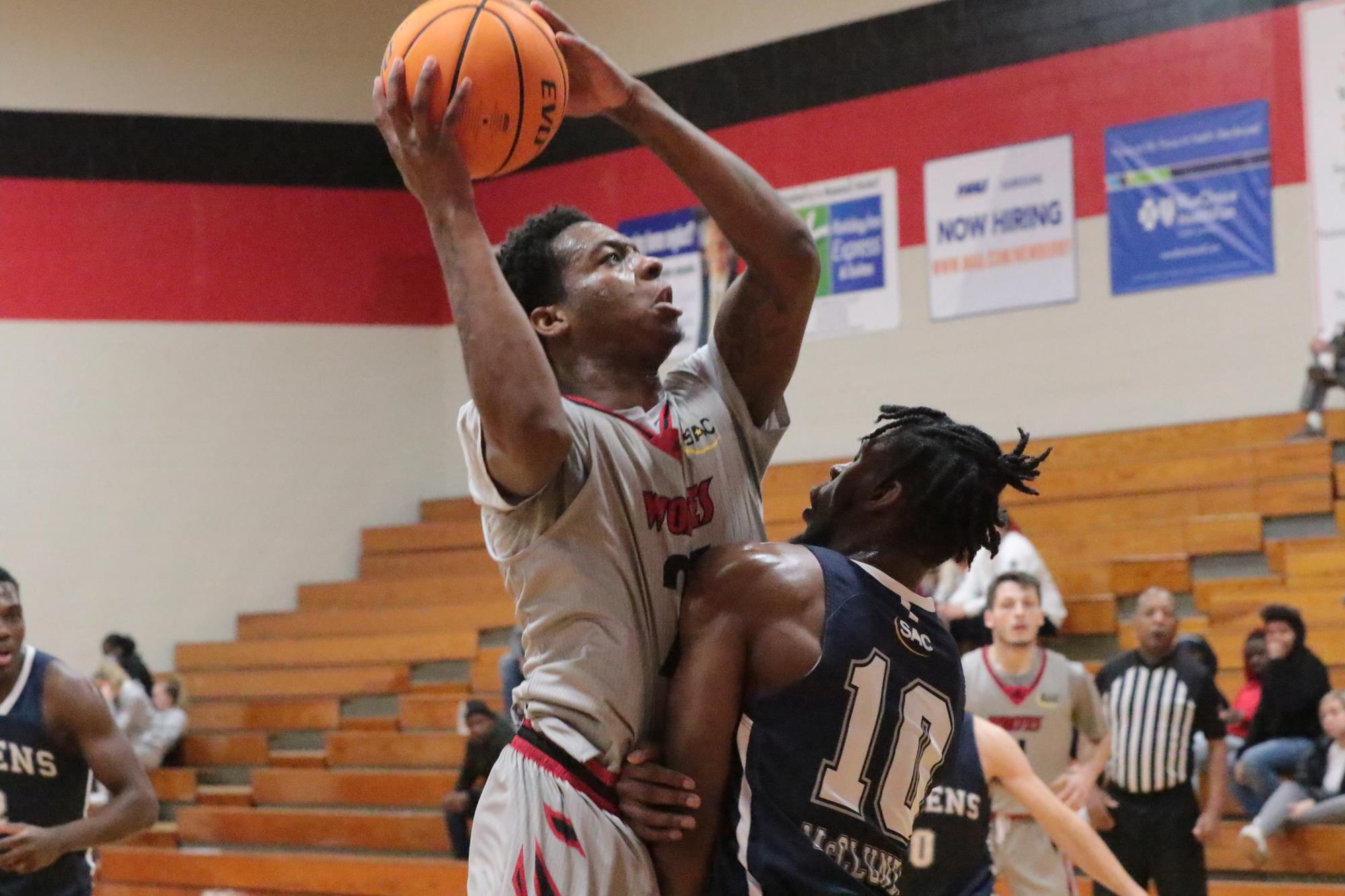 Dethroned! Wolves knock off No. 9 Royals - Newberry College Athletics