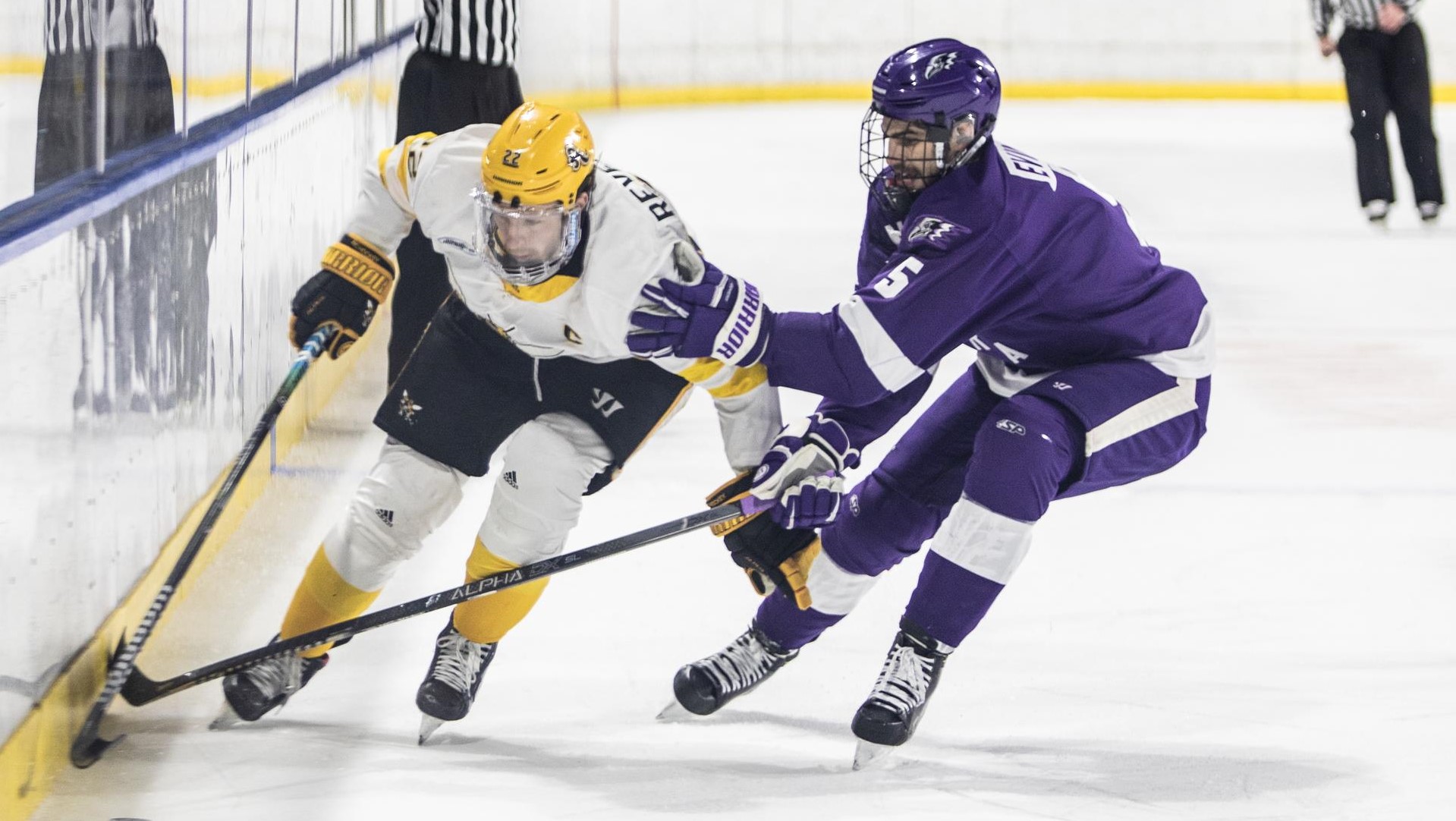 Hockey Falls to No. 1 AIC - Niagara University Athletics