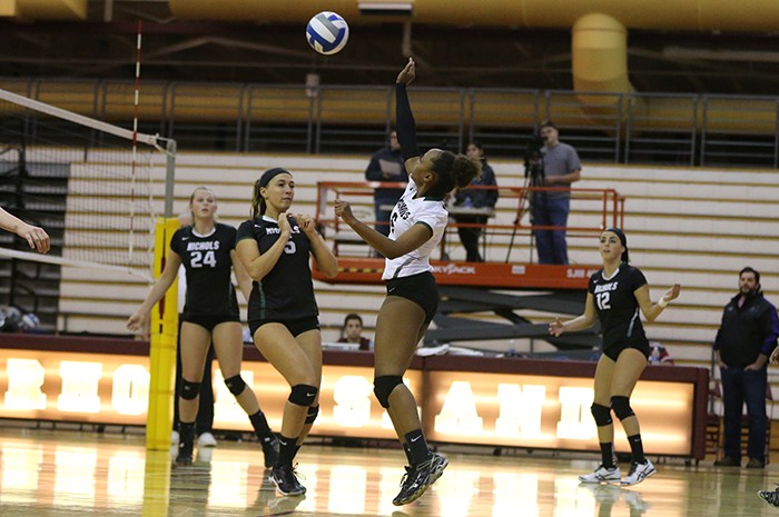 Jayla Simmons - Women's Volleyball - Nichols College Athletics