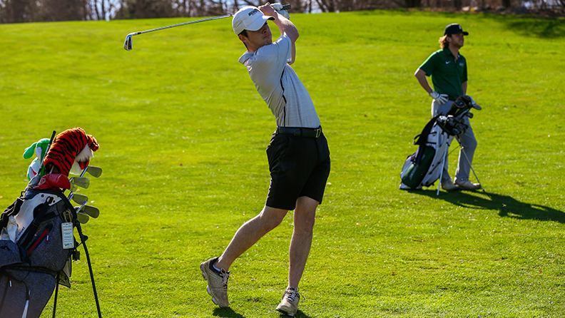 Tylor Renaud - Men's Golf - Nichols College Athletics