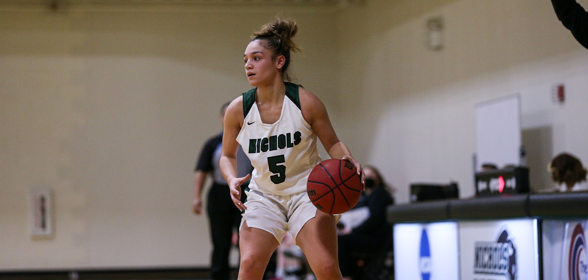 Women’s Basketball Takes Down Thomas in First Win of Season, 76-68 ...