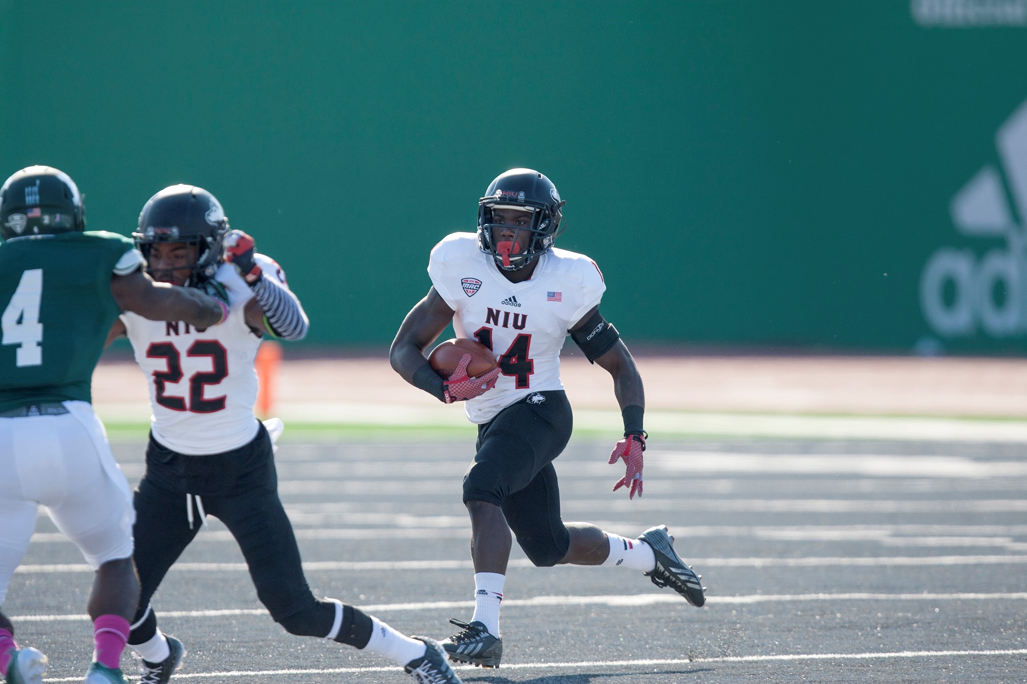 Ezra Saffold - Football - NIU Athletics
