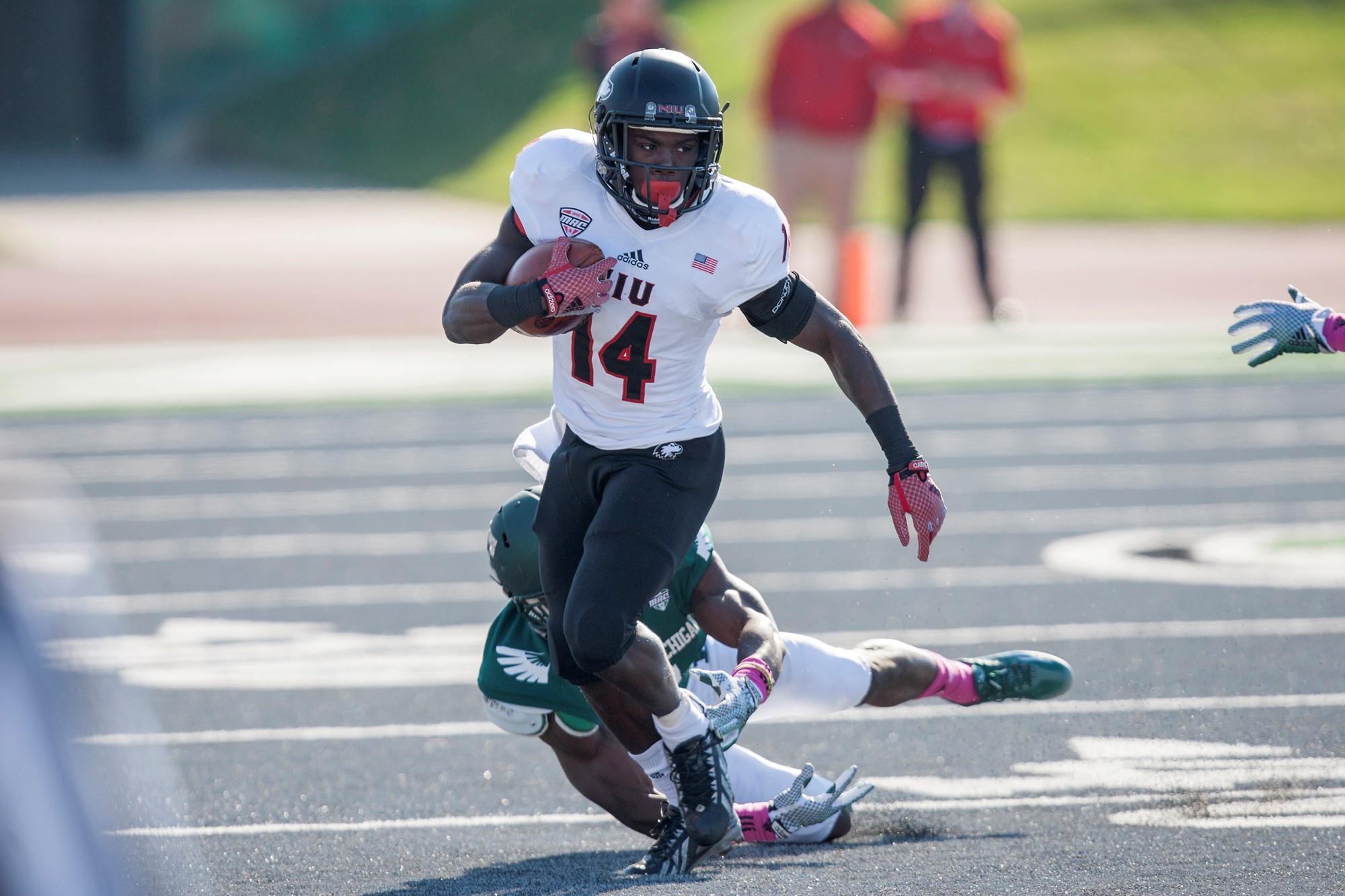Ezra Saffold - Football - NIU Athletics