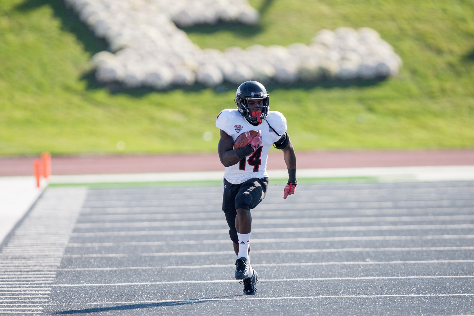 Ezra Saffold - Football - NIU Athletics