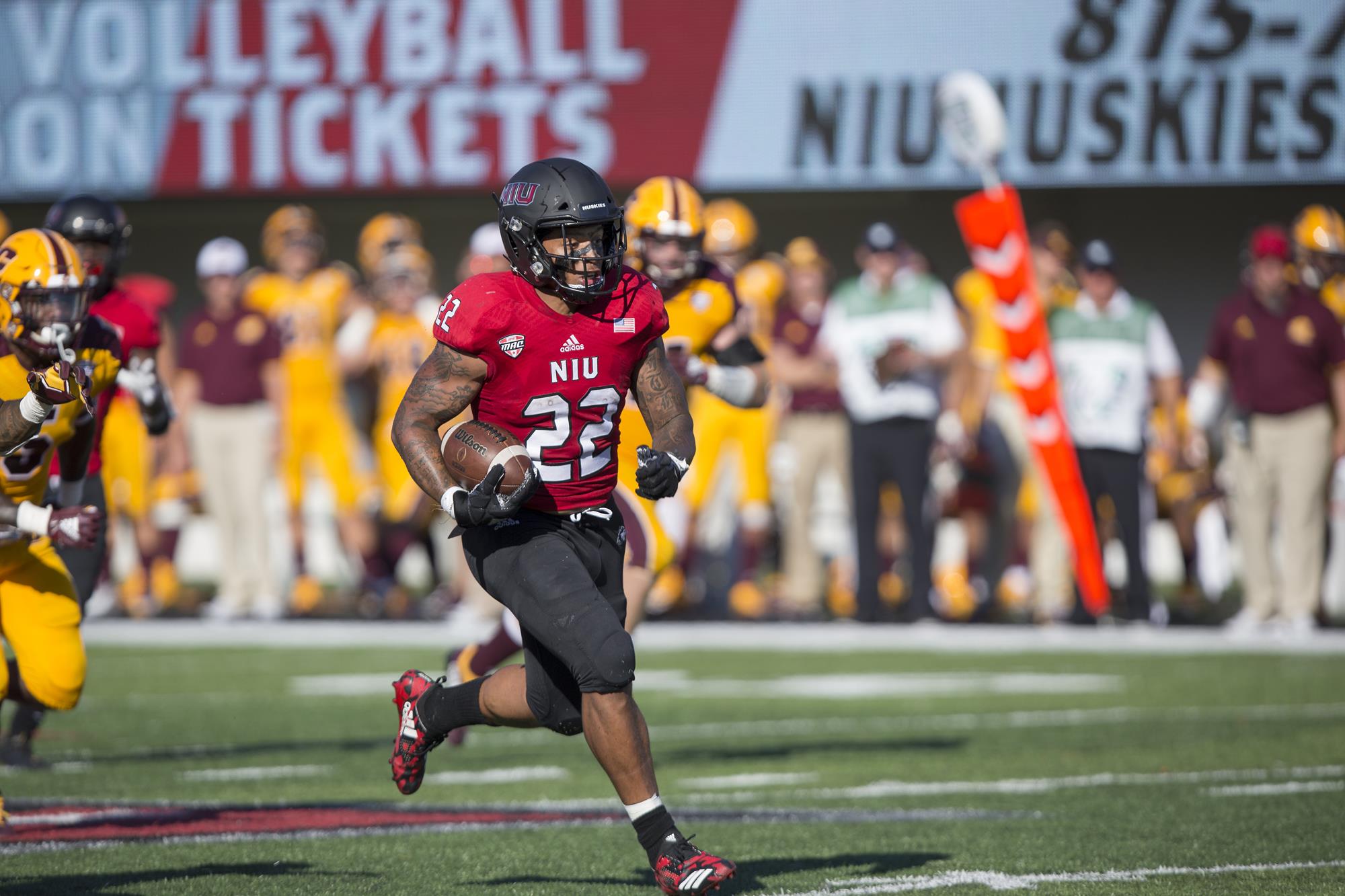 Tre Harbison - Football - NIU Athletics