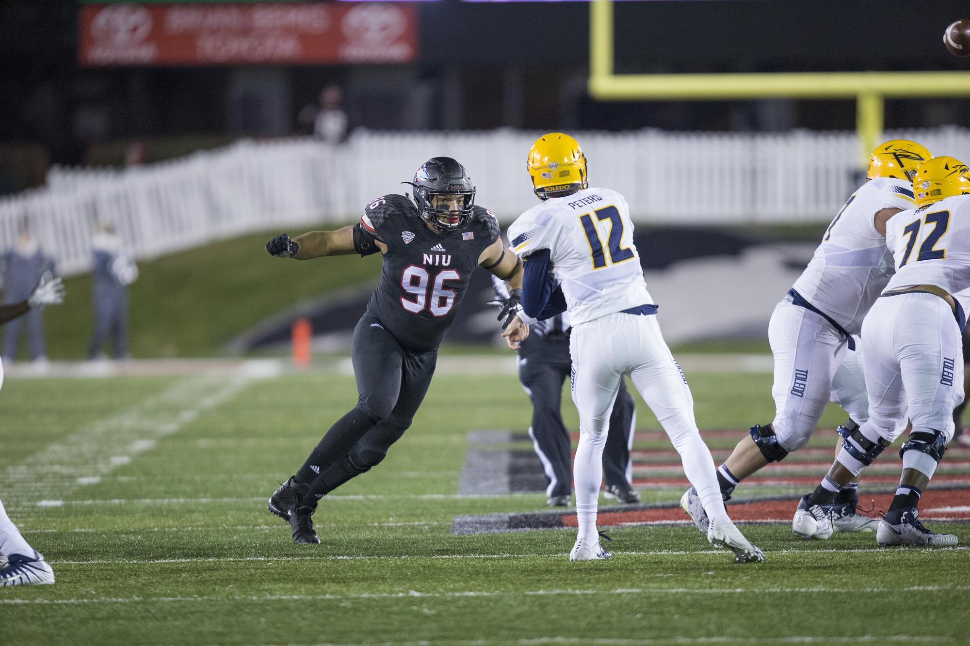 Marcus Kelly - Football - NIU Athletics