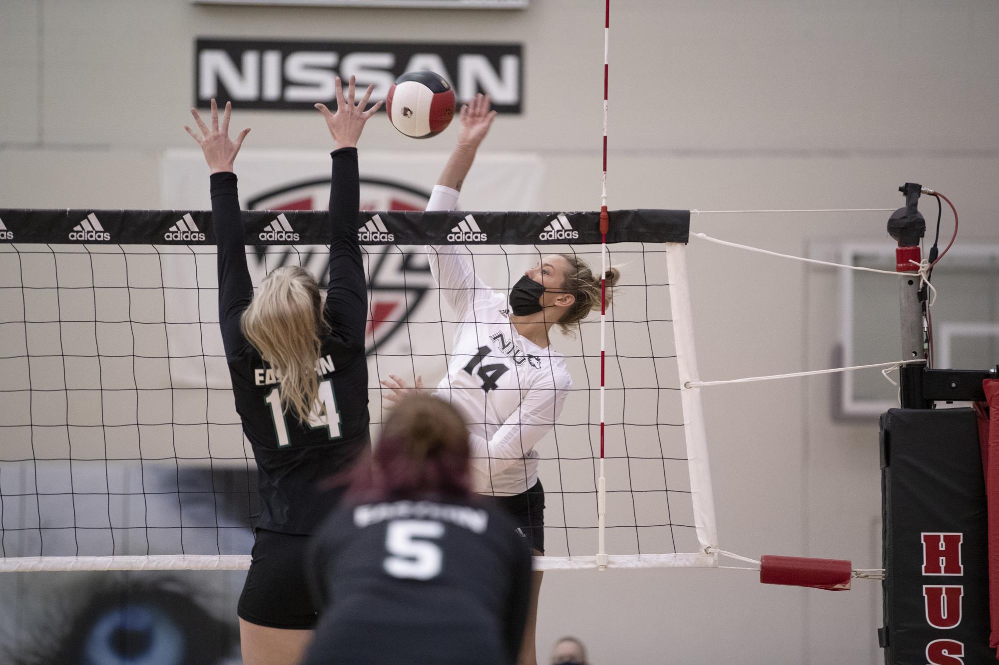 Kaitlyn Bell - Women's Volleyball - NIU Athletics
