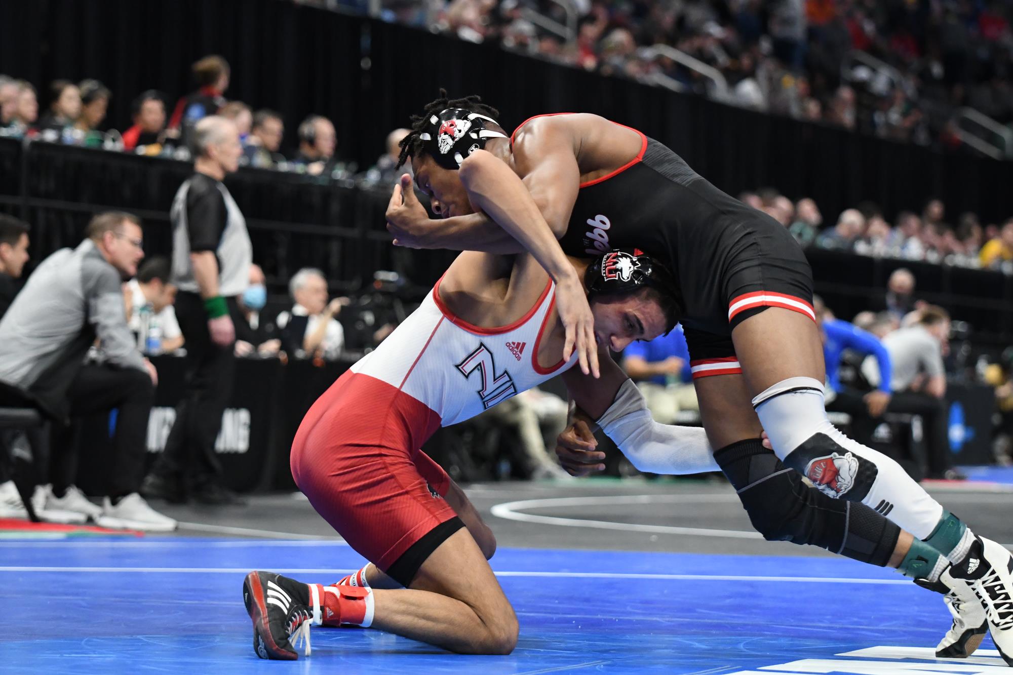 Izzak Olejnik - Wrestling - NIU Athletics