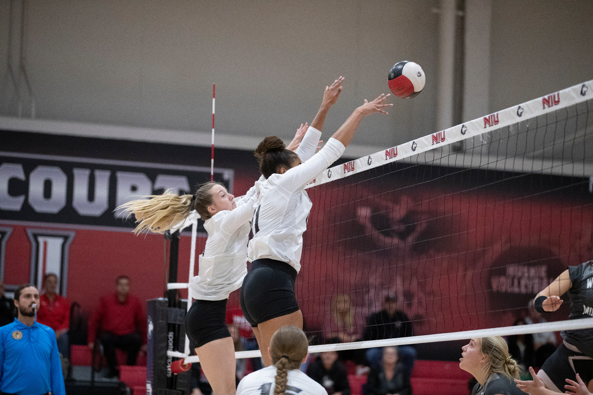 Stout at the Net, NIU Bests Buffalo in Straight Sets - NIU Athletics