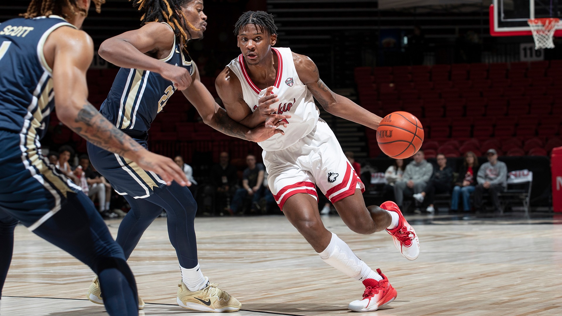Xavier Amos - Men's Basketball - NIU Athletics