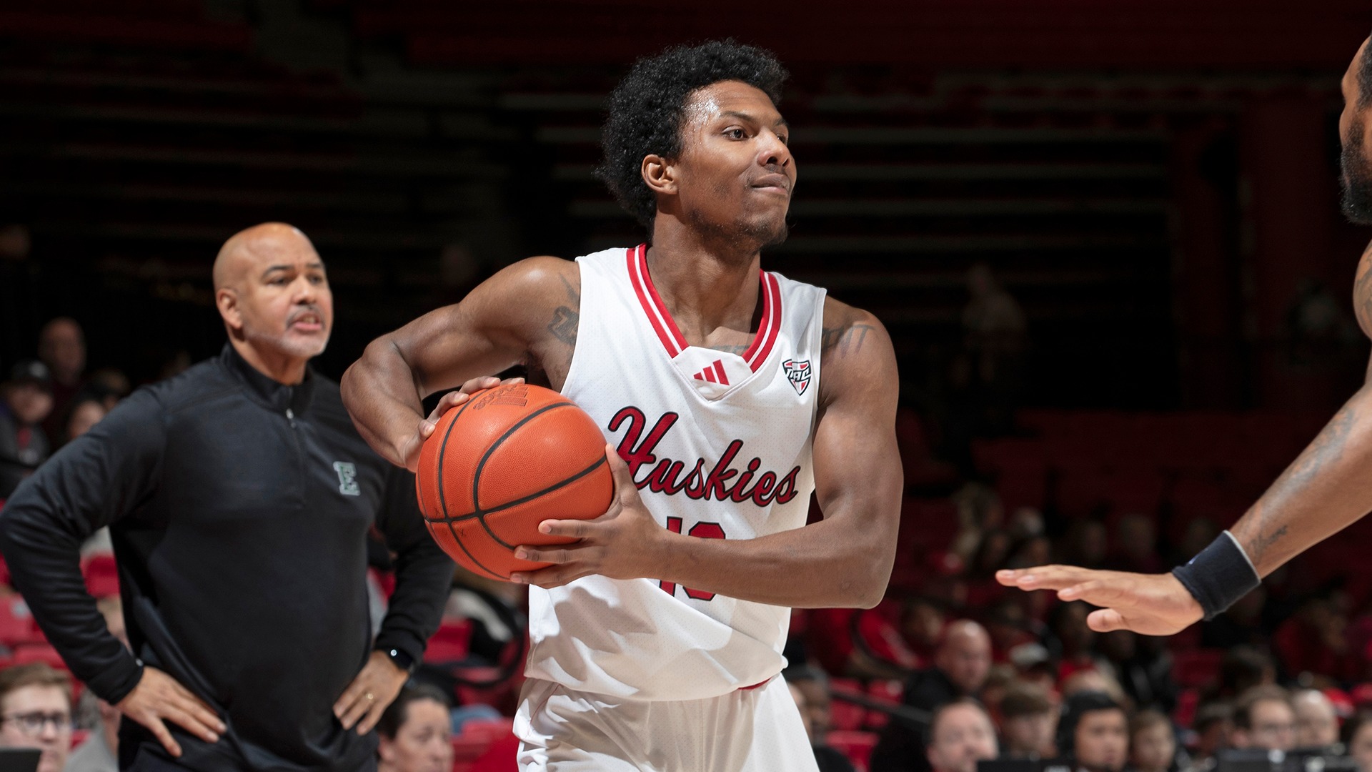 Zion Russell - Men's Basketball - NIU Athletics
