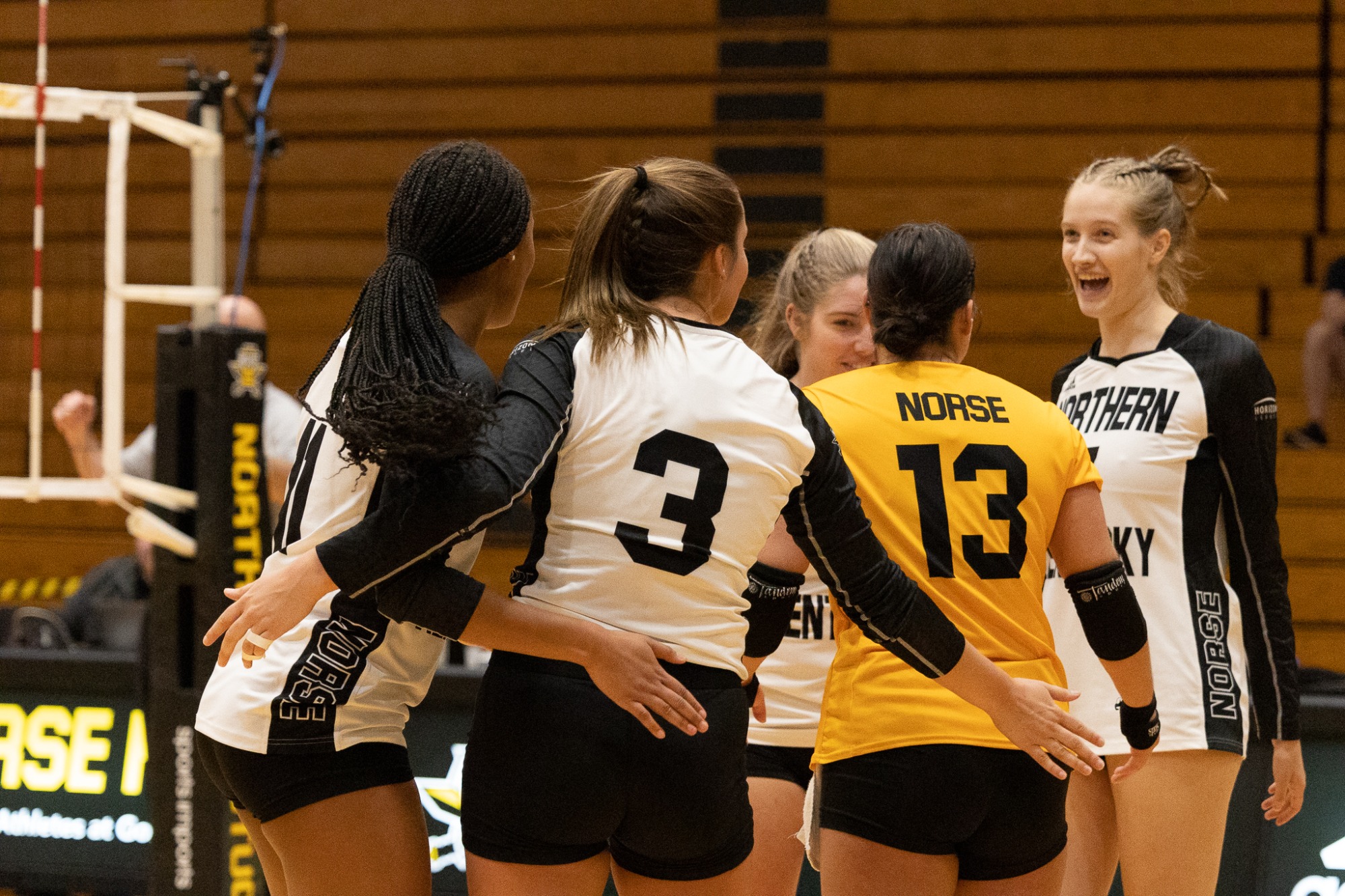 Volleyball Makes Quick Work of YSU on the Road - Northern Kentucky University Athletics
