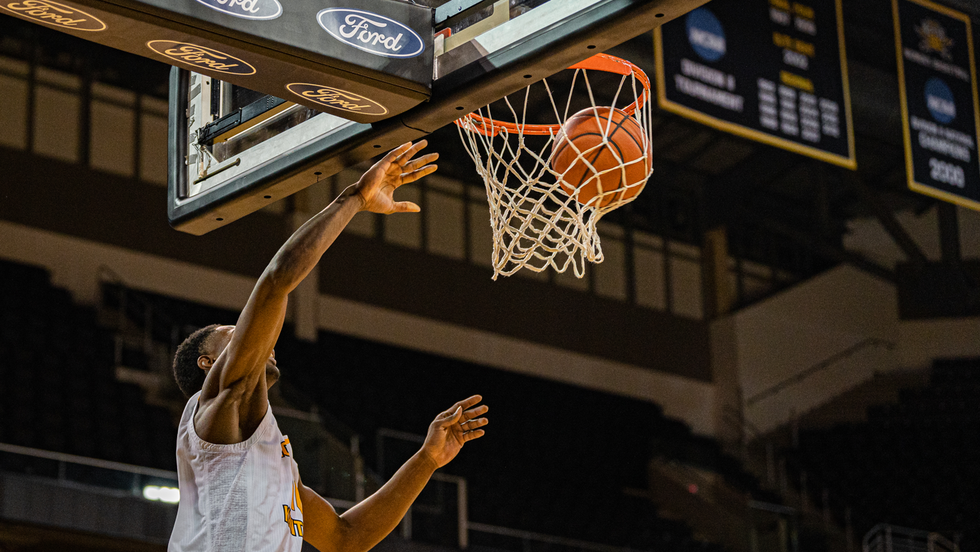 Men’s Basketball wins second straight with blowout victory over Miami ...