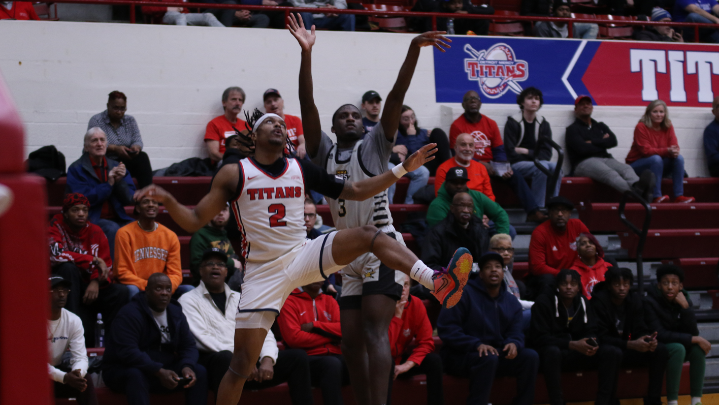 Men’s Basketball clinches top-four seed, first round bye with sweep of ...