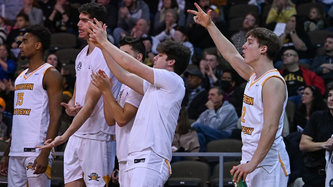 Men’s Basketball wins regular season finale with second-half surge ...