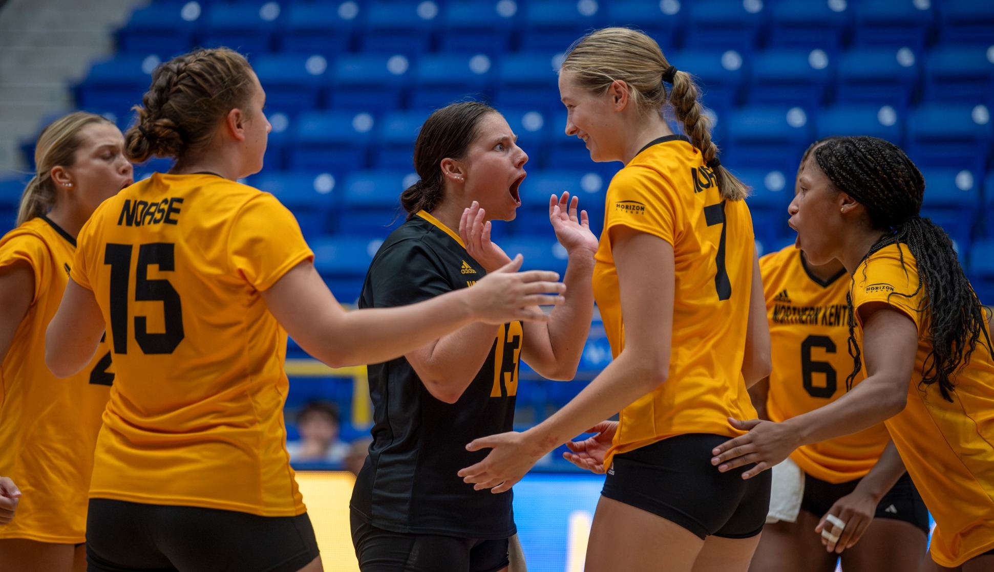 Volleyball earns wins over Butler, Morehead State to begin Comfort Inn ...