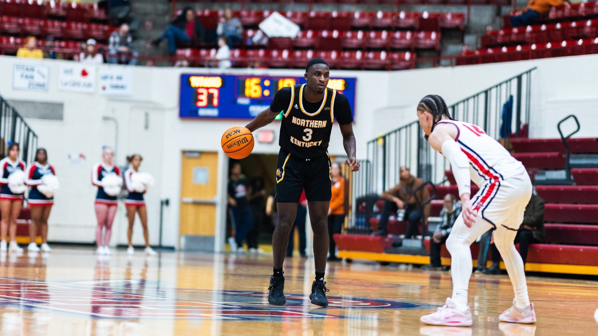 Men’s Basketball gets back to winning ways with hard-fought victory at ...